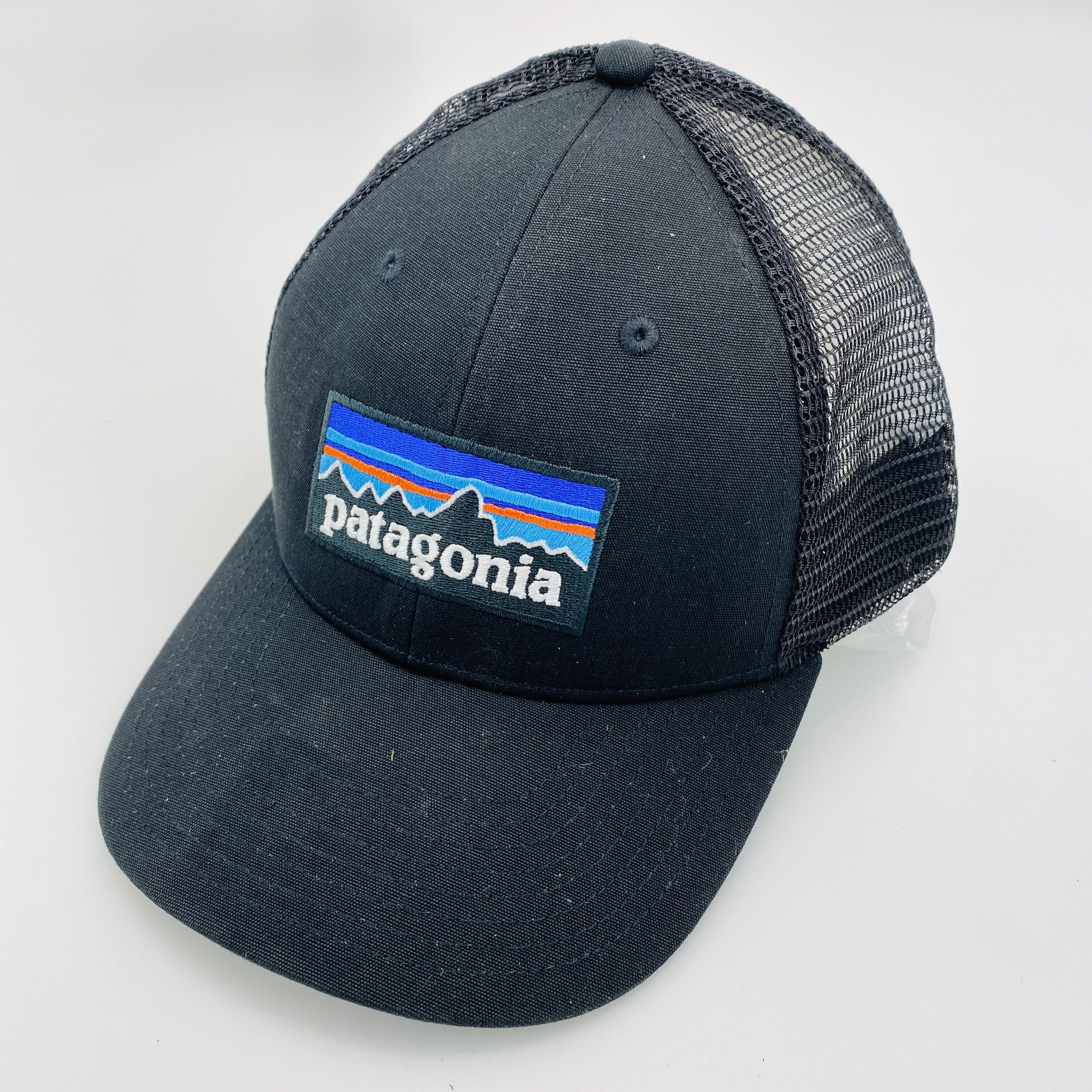 Patagonia P-6 Logo LoPro Trucker Hat - Second Hand Cap - Men's - Black ...